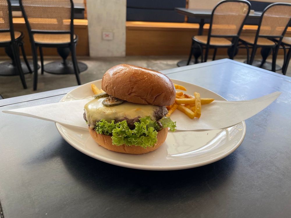 Beef Burger, Bistro G, Singapore